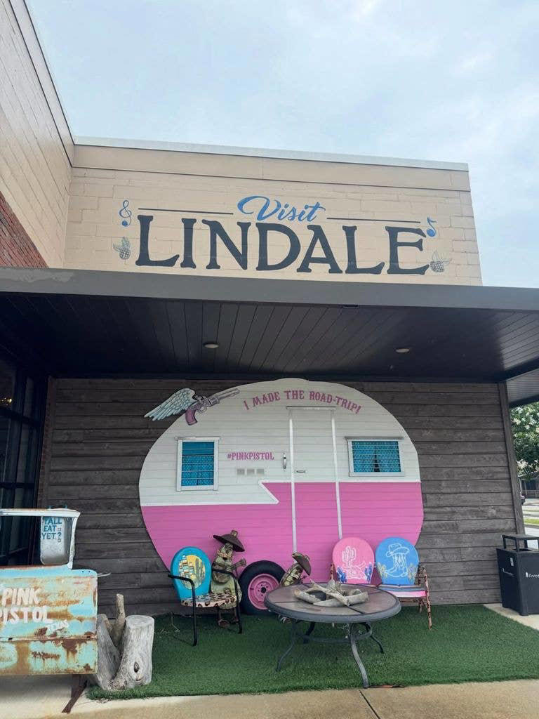 Miranda Lambert wears bright blue swimsuit in summer-ready photo from ...