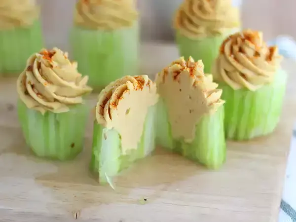 Veganska cupcakes med gurka och hummus