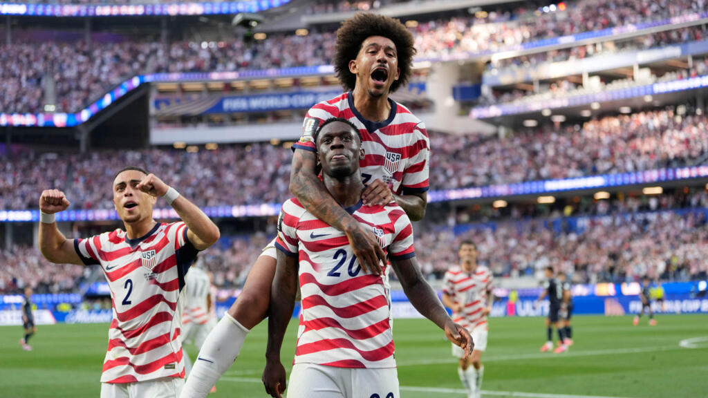 USA - Paraguay live: Balogun and Reyna lead dominant Group D display
