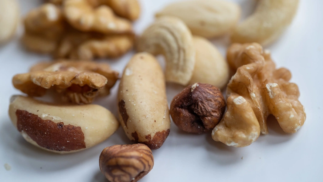 9 nuts to avoid and enjoy