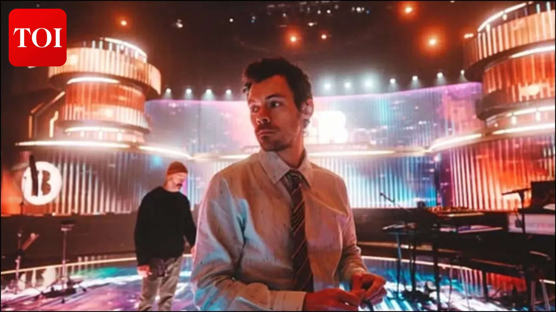 Harry Styles pays tribute to David Hockney with first Wembley show in ...