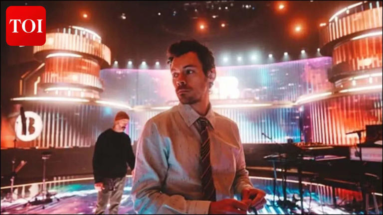 Harry Styles pays tribute to David Hockney with first Wembley show in ...