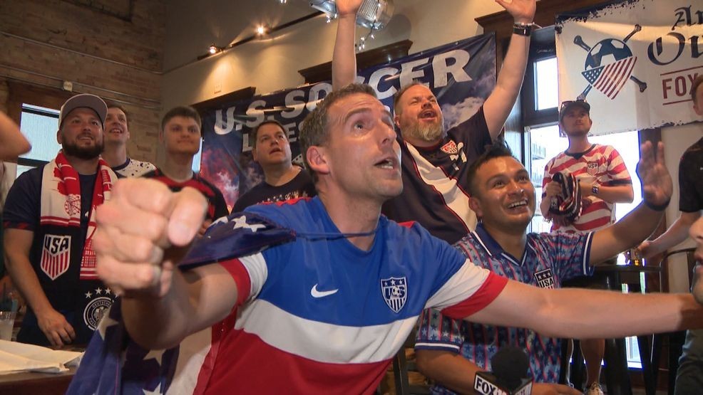 Hundreds fill Neenah tavern to watch US men's national team win first ...