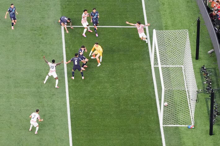 Bobadilla, do São Paulo, faz primeiro gol contra da Copa do Mundo de ...
