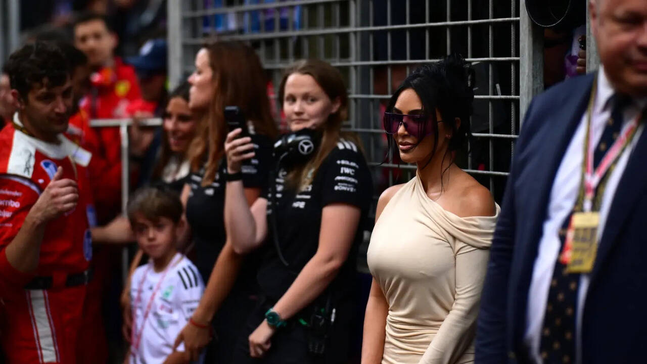Kim Kardashian concludes the 'towel saga' by gifting Kimi Antonelli a ...