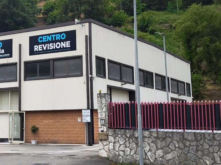 Sinagra, banda di ladri fa irruzione in una concessionaria e ruba ...