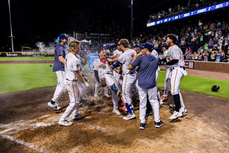 Moore hits 3-run walk-off HR to lift Spartanburgers past Tourists, 6-5