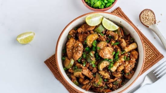 Healthy Bottle Gourd Recipe With Chicken And Quinoa Delivering 50+ Gram ...