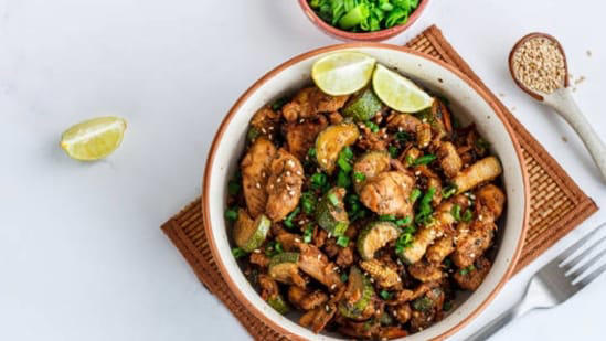Healthy Bottle Gourd Recipe With Chicken And Quinoa Delivering 50+ Gram ...