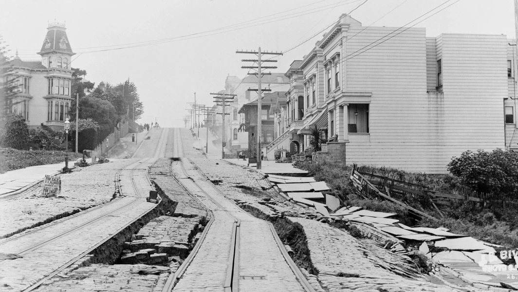 10 rare historical photos that shift perspective