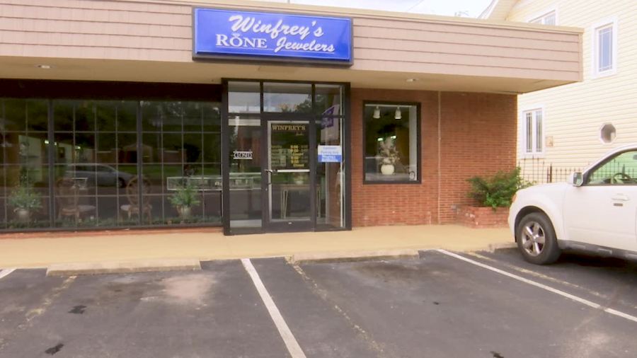 Lebanon police searching for man who attempted to rob jewelry store
