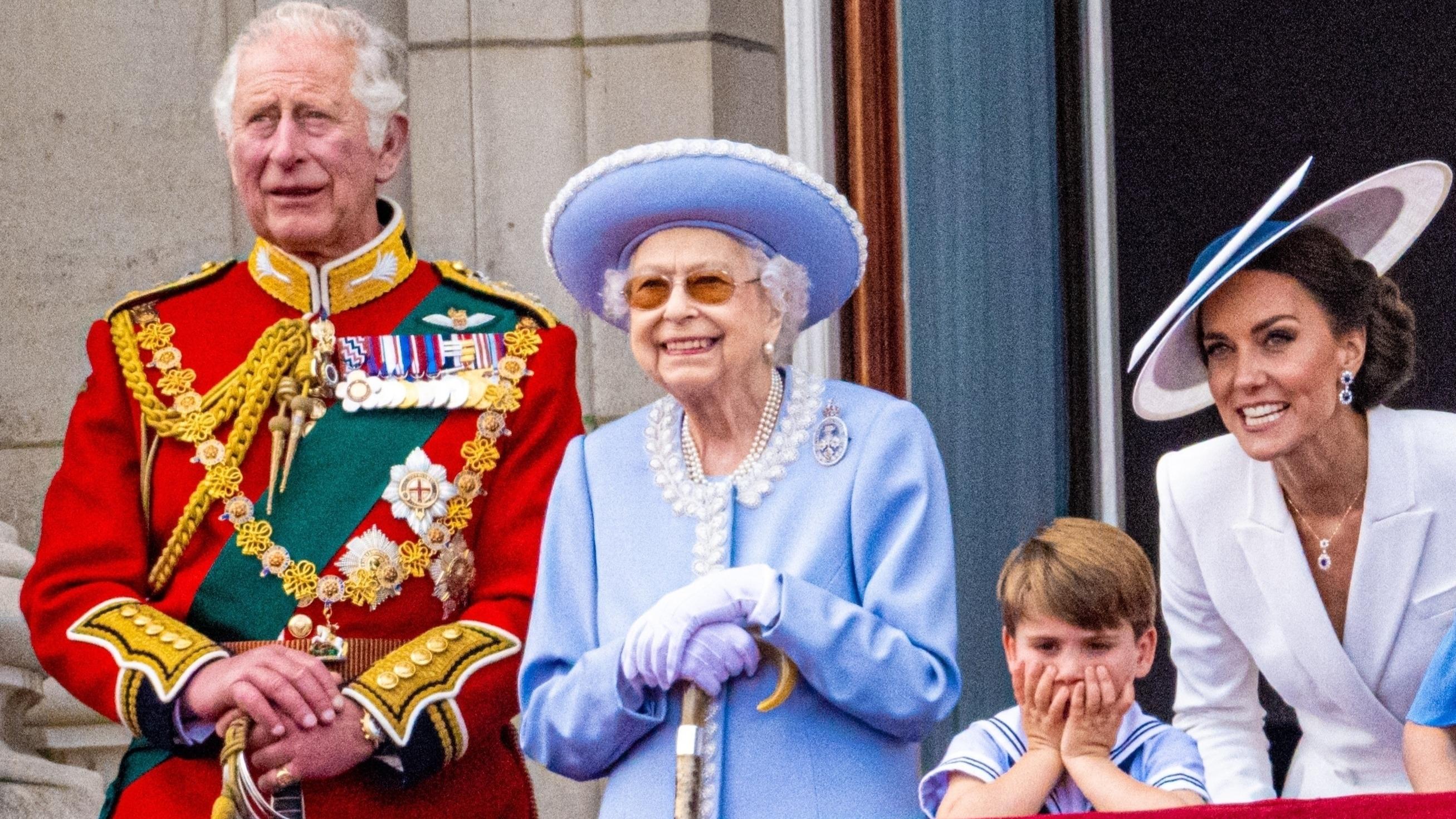 Elizabeth II : à quoi ressemblait sa dernière tenue à Trooping the ...