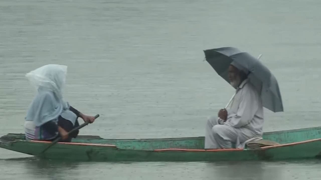 Light rain in Srinagar; IMD forecasts thunderstorms in Northwest India