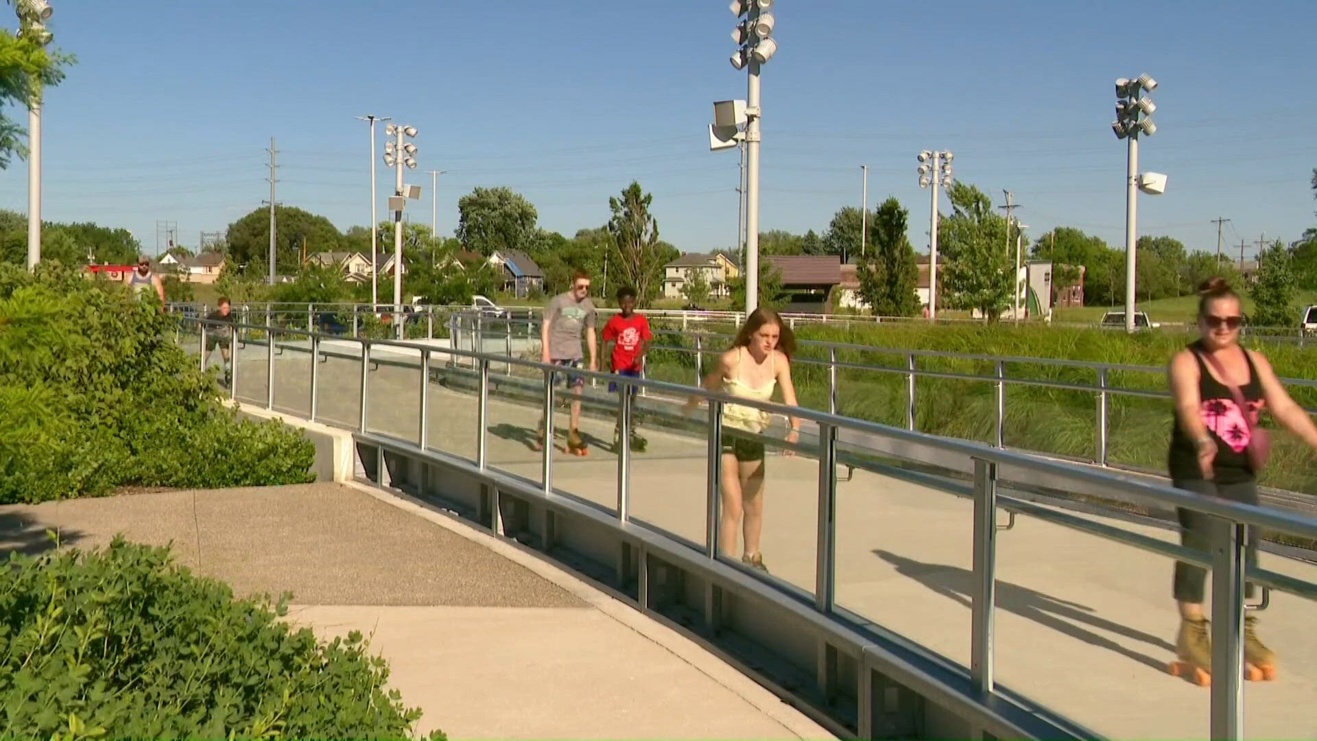 Toledoans have fun at fourth-annual retro skate party
