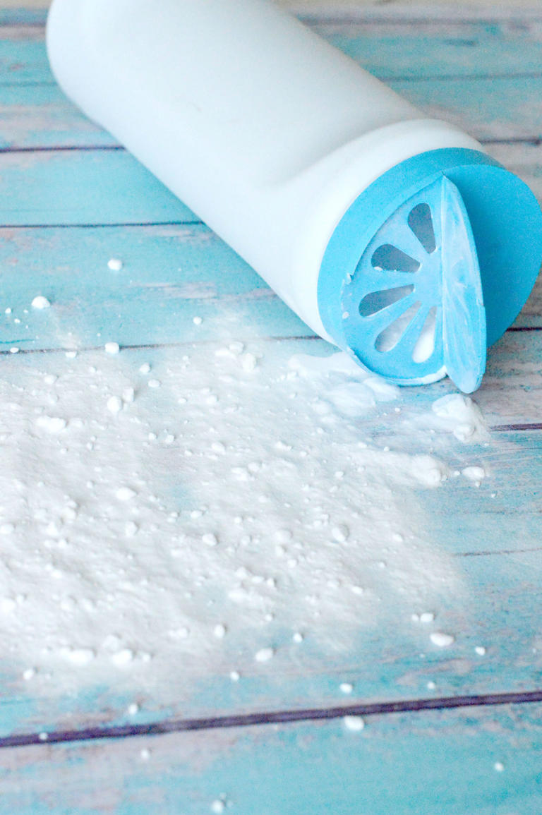 Homemade carpet deodorizer for a natural clean