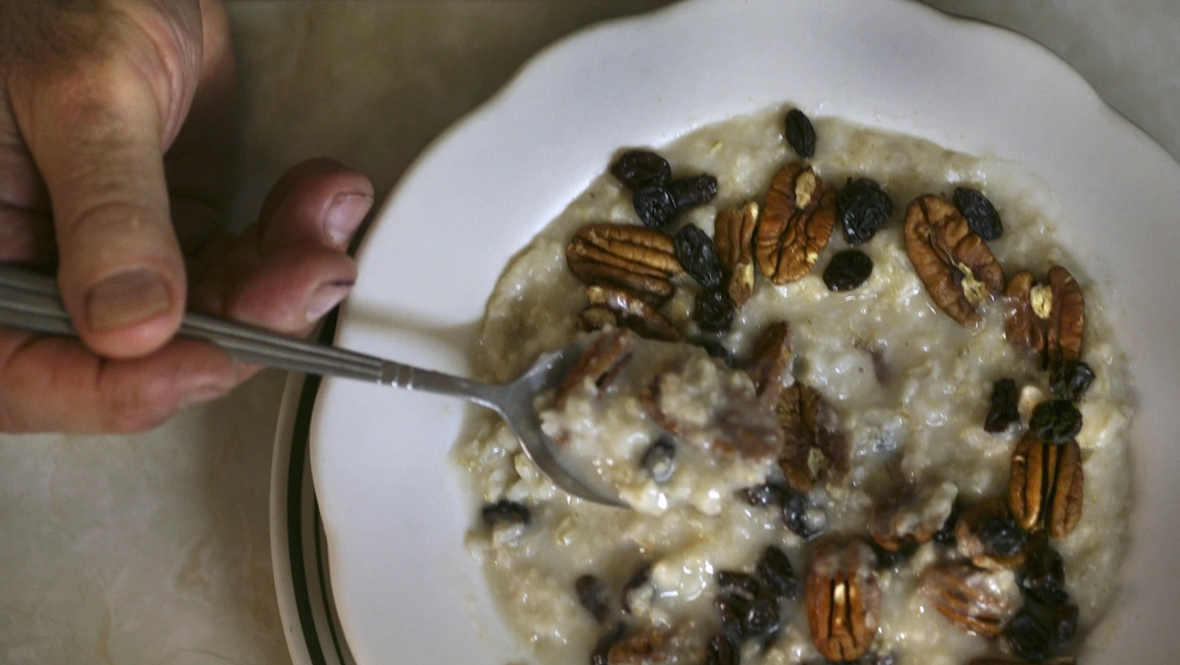 6 Quaker oatmeal flavors ranked by taste and nutrition