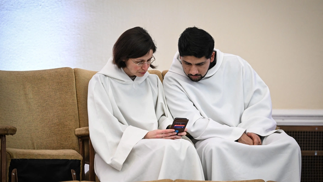 14 essential rules for respectful church conduct