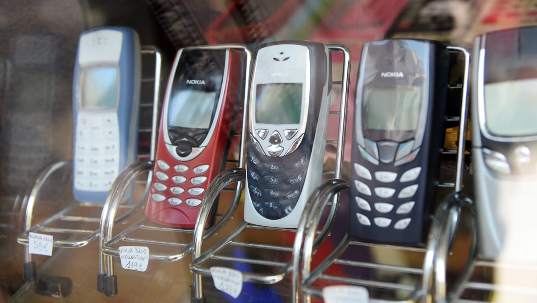 11 vintage cell phones now worth thousands