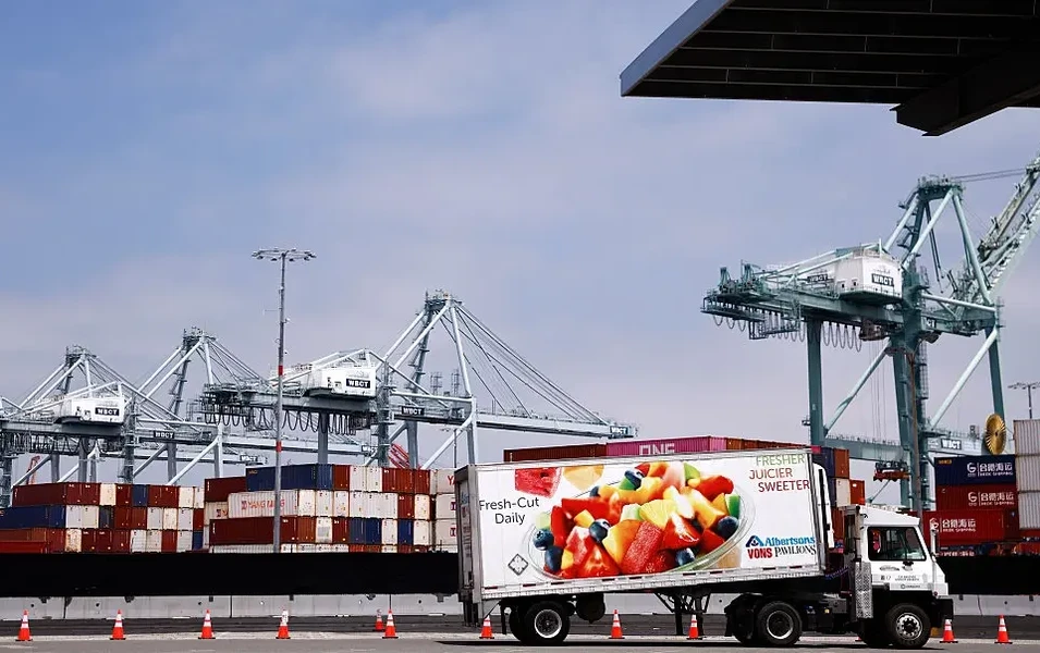 Appeals court keeps Trump’s 10% tariff during legal fight