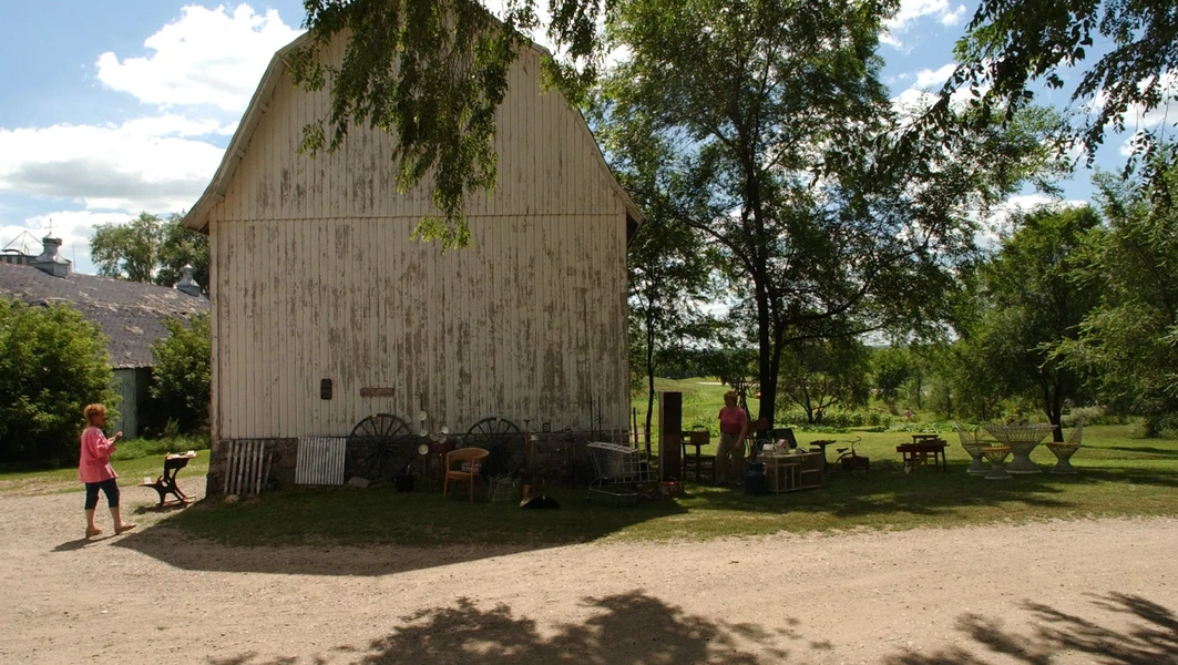 4 historic Minnesota barns as antique marketplaces