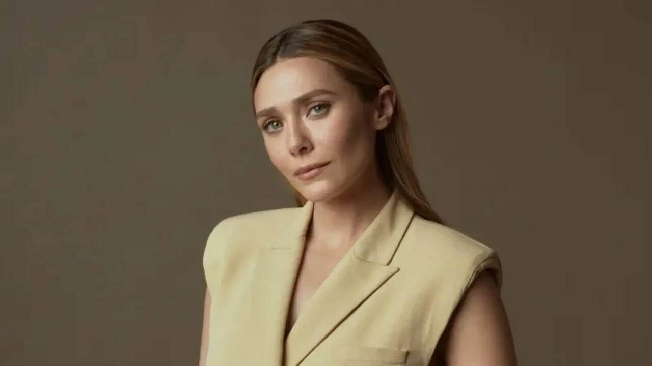 Elizabeth Olsen flaunts baby bump, confirms pregnancy