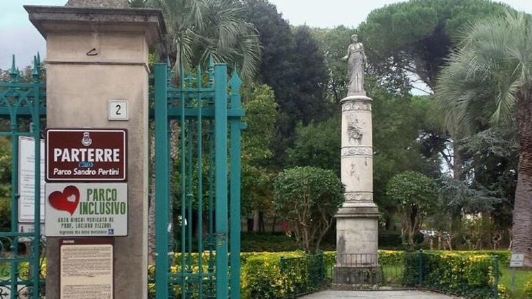 Minorenne rapinato al Parterre perfino delle scarpe: «Aggredito da ...