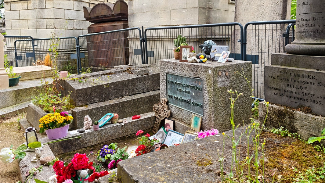 16 famous graves and tombs around the world