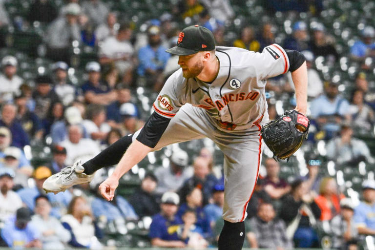 Giants change by-committee approach, name closer instead of keeping ...
