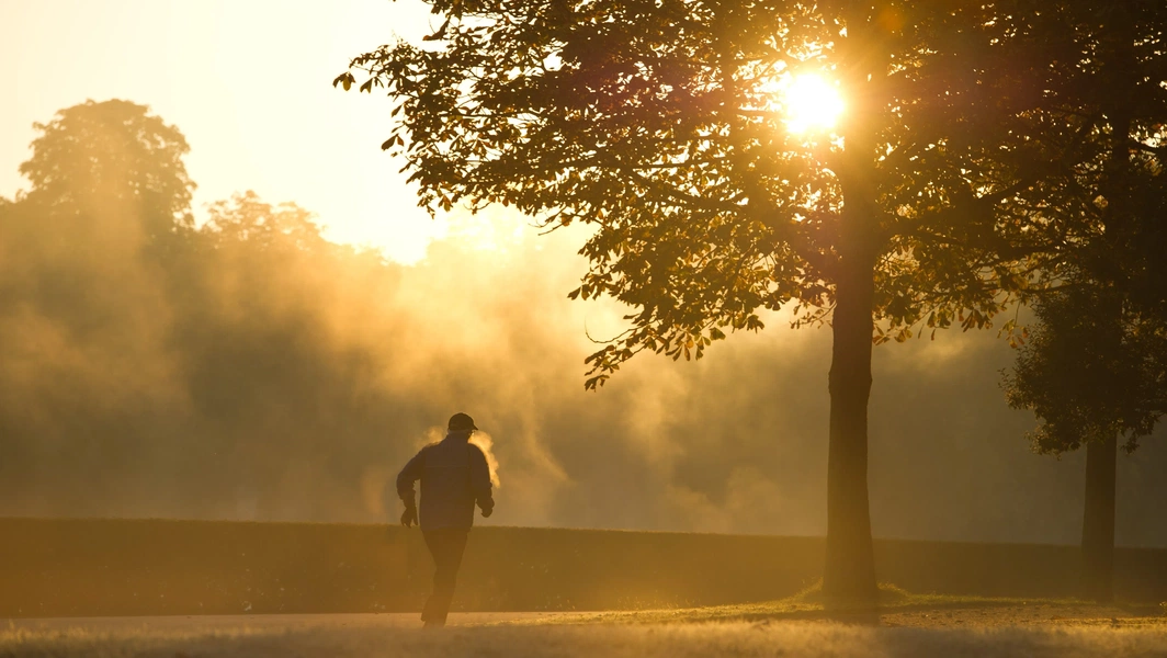 14 science-backed benefits of waking up early