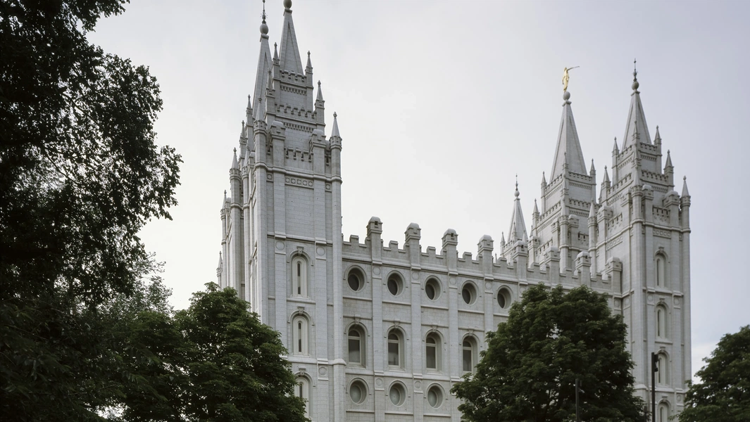 Evolution and symbolism of LDS temple architecture