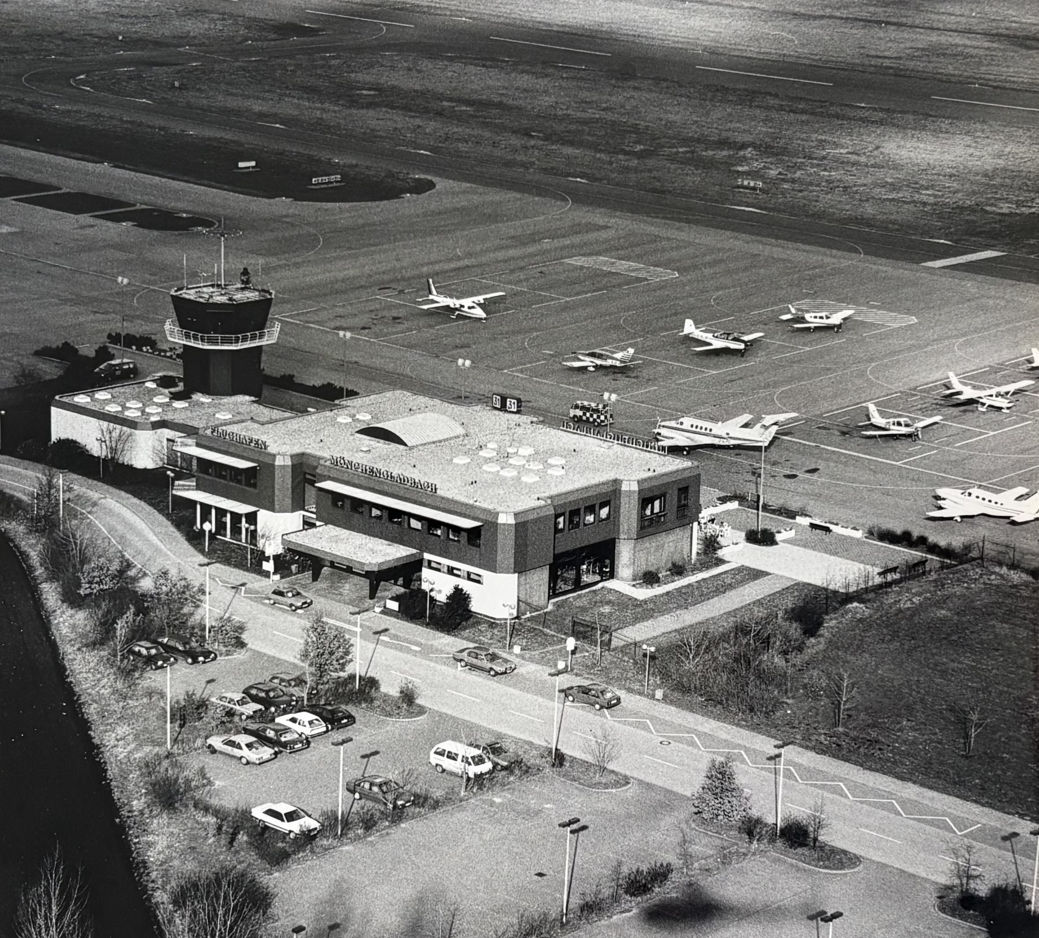 Der Wandel des Flughafens Mönchengladbach in 70 Jahren