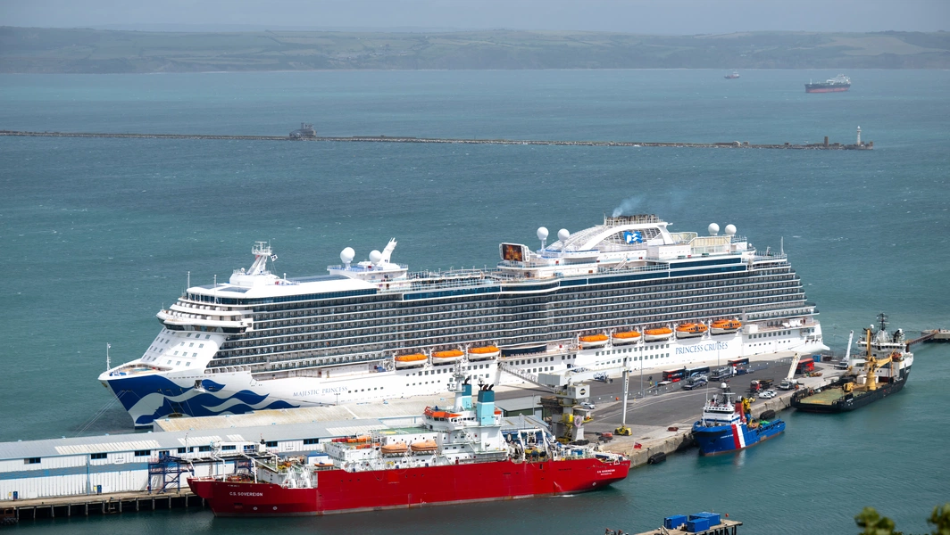 Mega cruise ships: amenities, drawbacks, and innovations