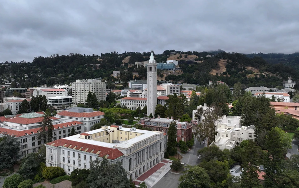 UC Berkeley professor slashes reading load amid literacy concerns