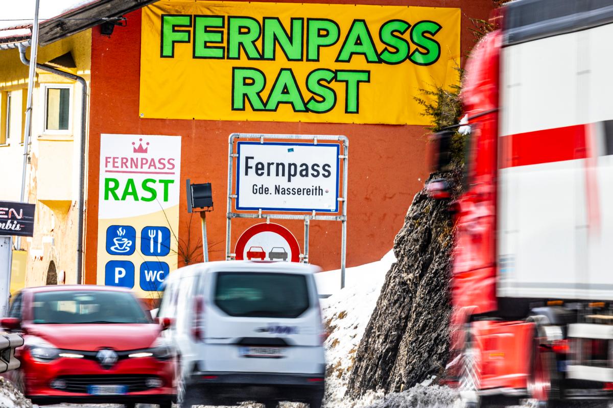 Fernpass-Sperrung: Polizei warnt eindringlich vor Fahrten nach Tirol