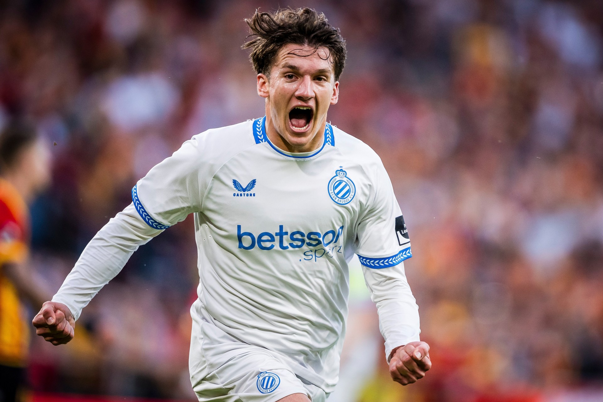 Arsenal begin talks to sign £34m winger as potential Gabriel Martinelli ...