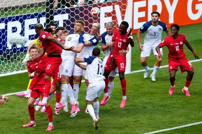 Football - Larin sauve le Canada d'une défaite et décroche le nul 1-1 ...