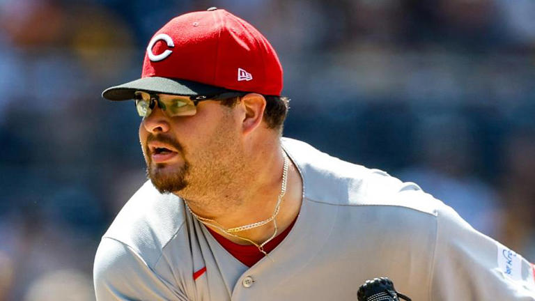 Reds fall 5-2 to Diamondbacks in game one of three-game series
