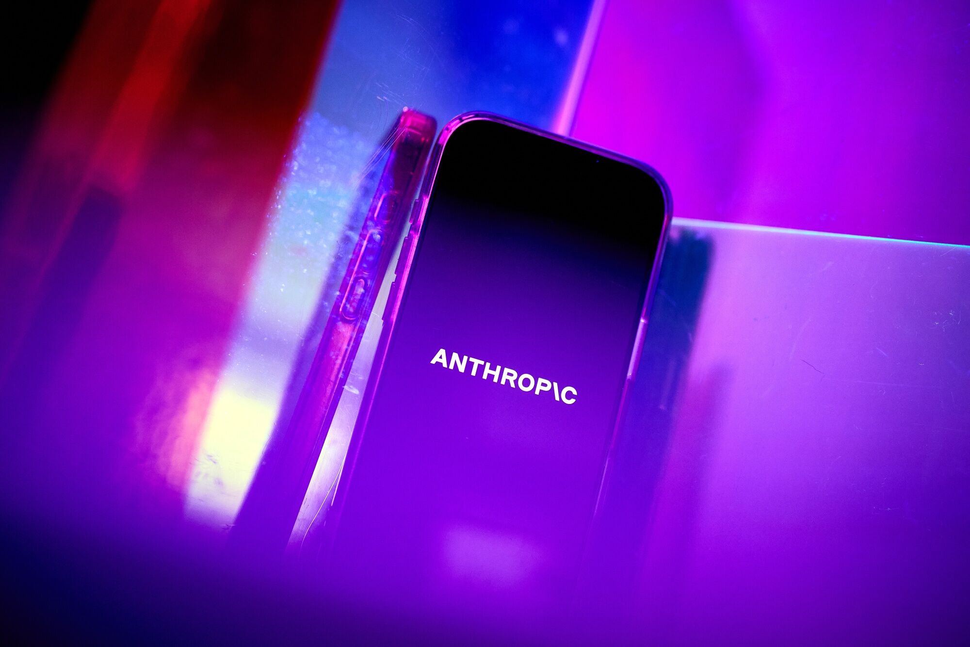 Anthropic blocks top AI models for all after US bans foreign use