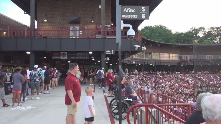 Hundreds of USC baseball fans gather to welcome new head coach Kevin ...
