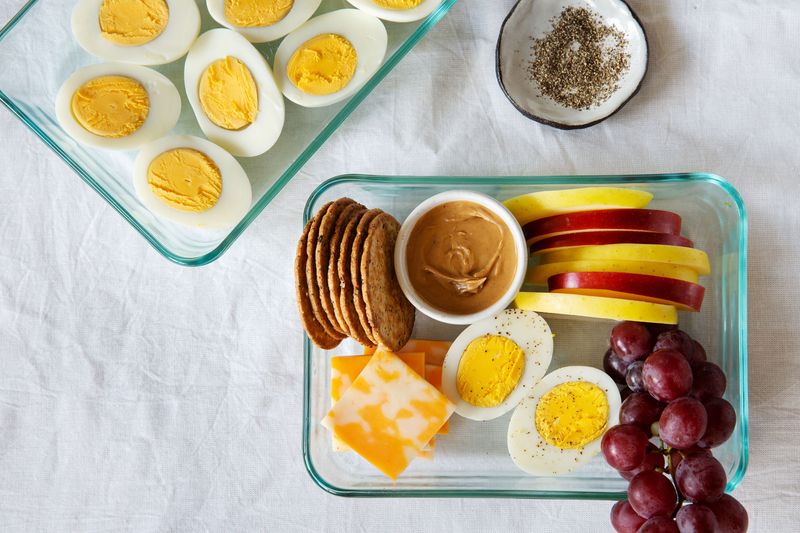 22 smart snacks dietitians suggest for energy, strength, and staying full