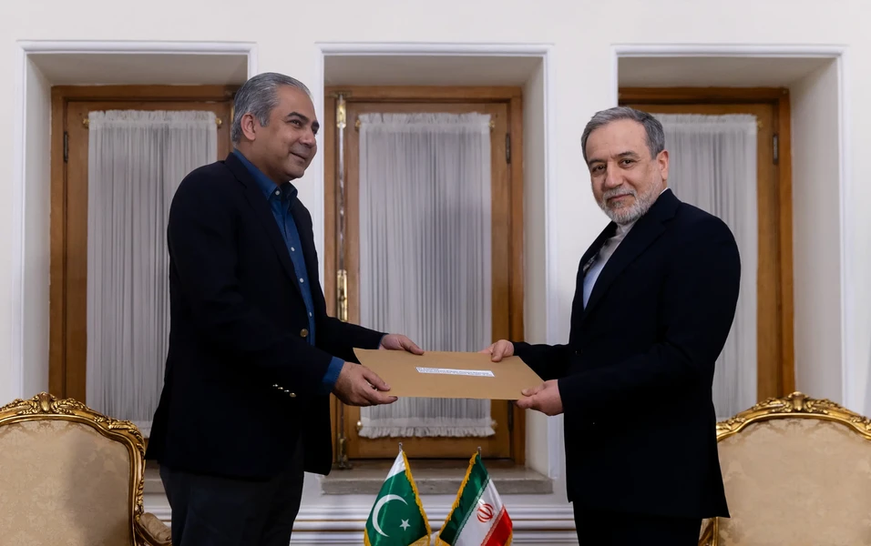 US, Pakistan say Iran deal text agreed; Tehran disputes