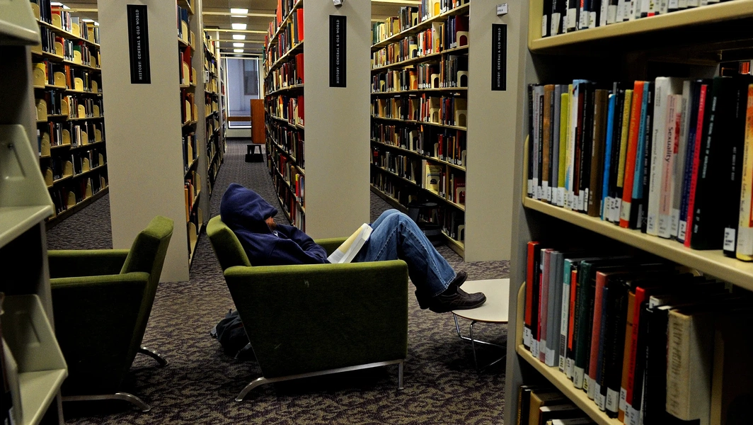 UC Berkeley professor slashes reading load amid literacy concerns