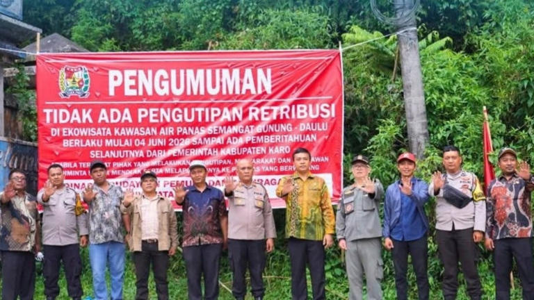 Akhiri polemik retribusi wisata air panas, Pemkab Karo pasang spanduk ...