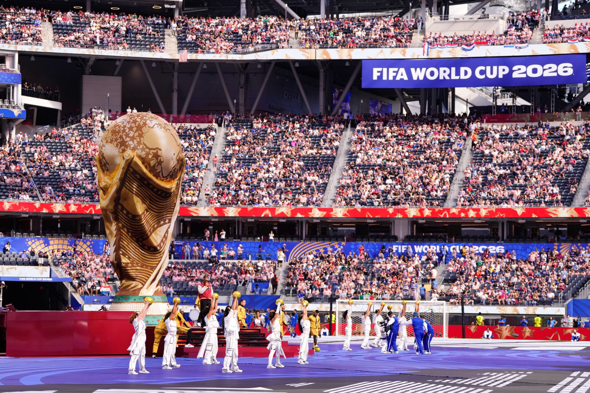 How the WC crowd reacted to Iran flag during USA vs. Paraguay opening ...