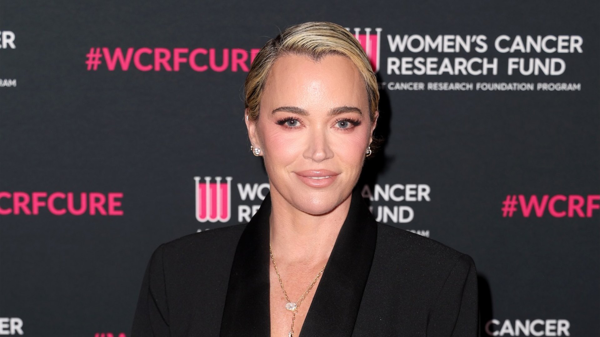 Teddi Mellencamp tears up while trying on new wig amid cancer battle
