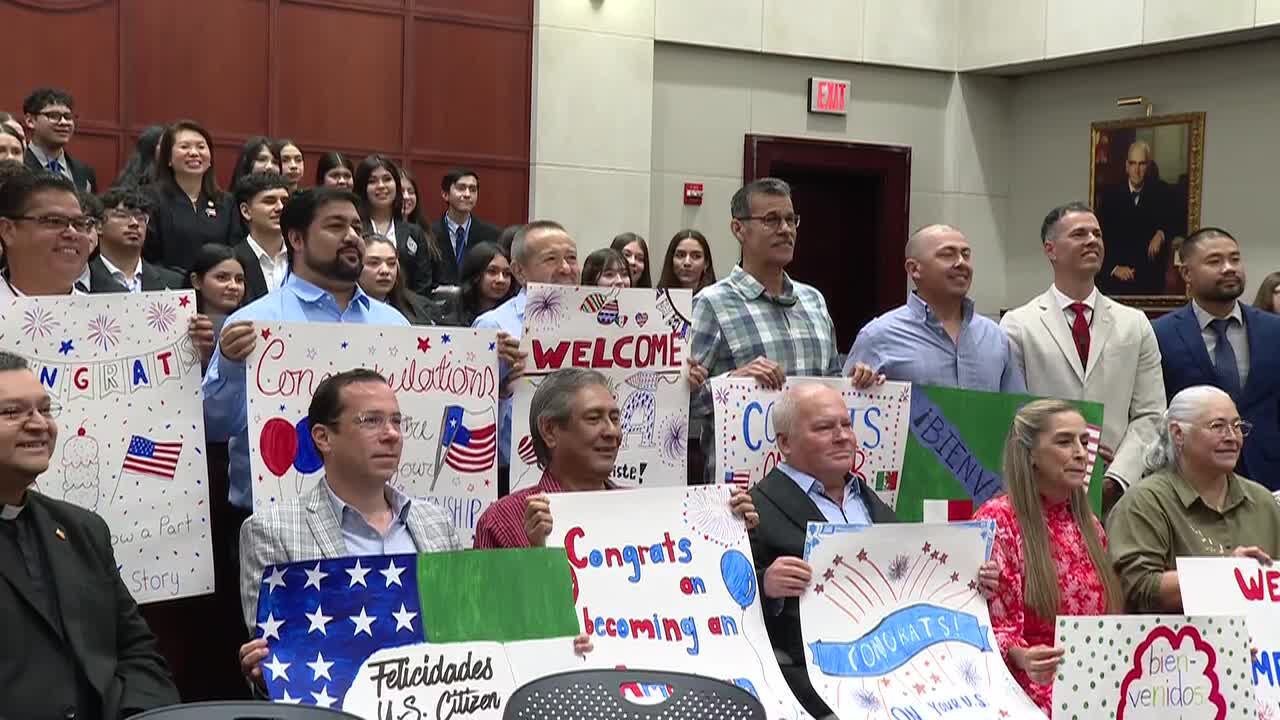 10 people become US citizens in Laredo naturalization ceremony
