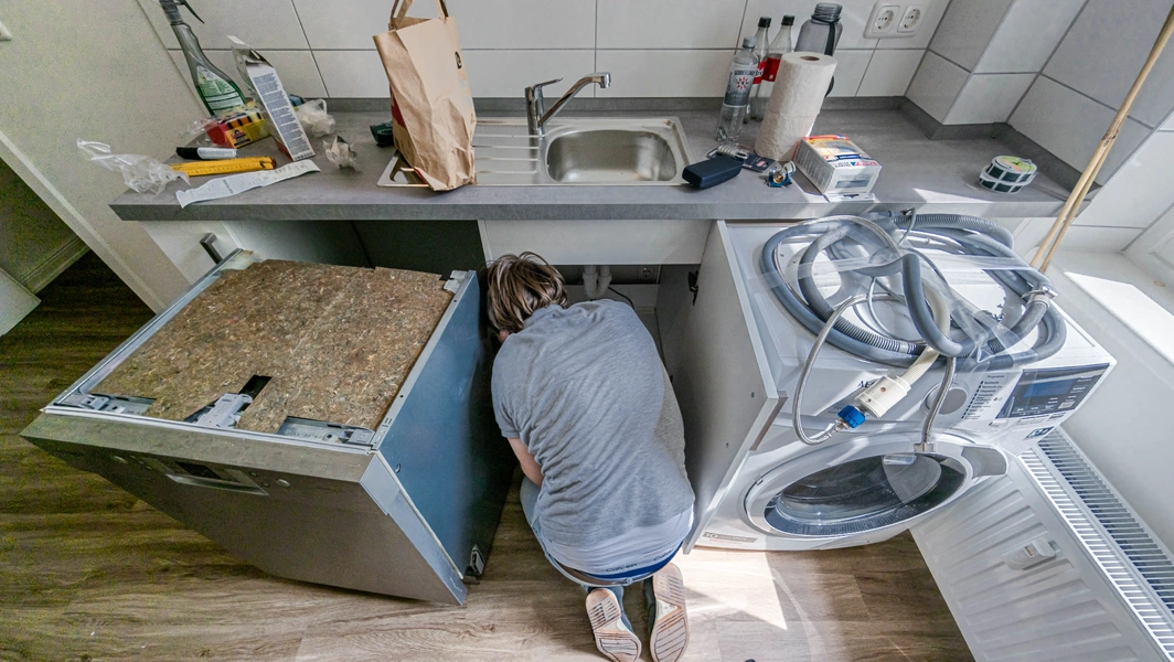 15 hilarious home renovation fails and surprising finds