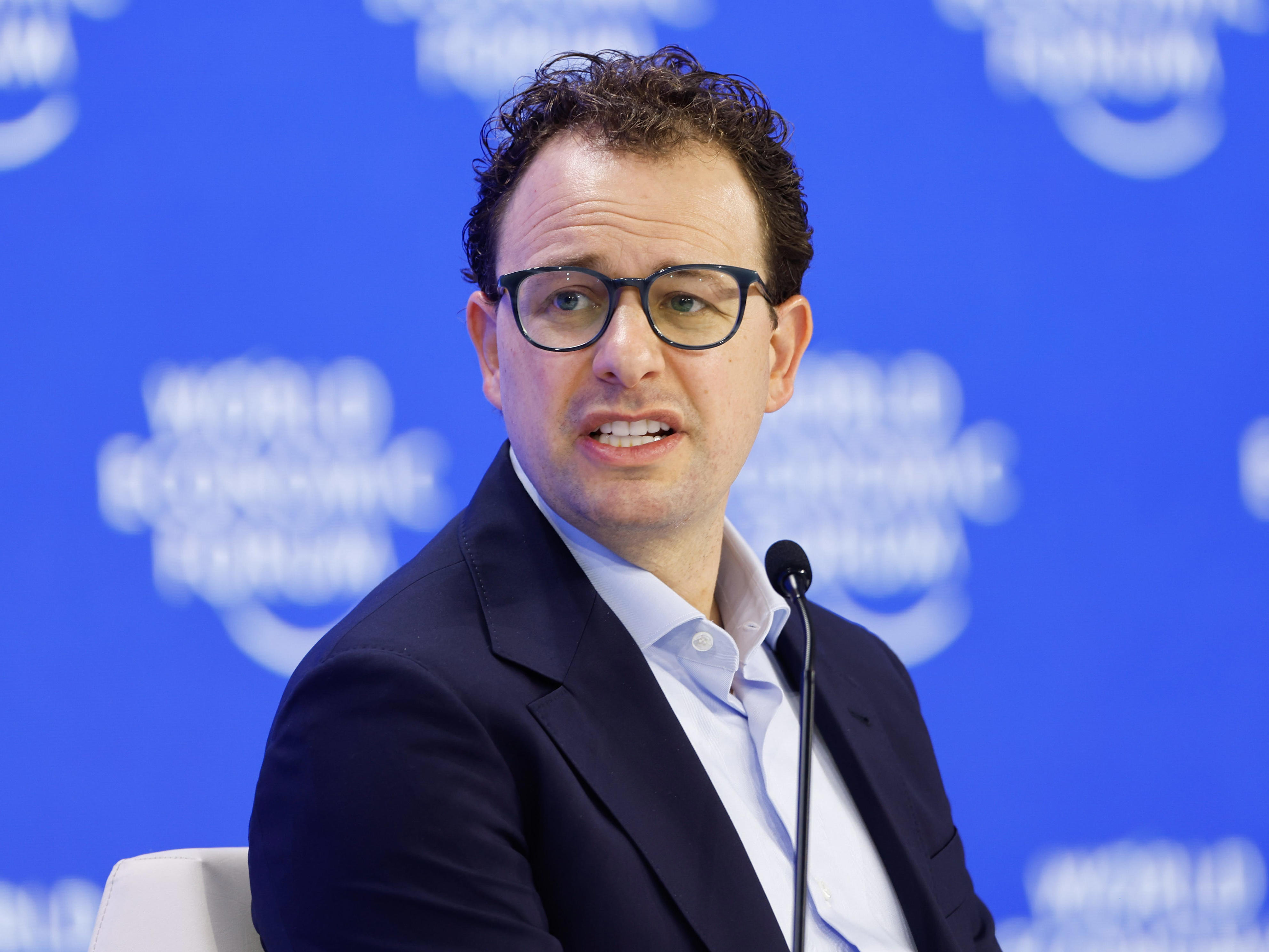 What smart people are saying about the surprise ban on foreign use of ...