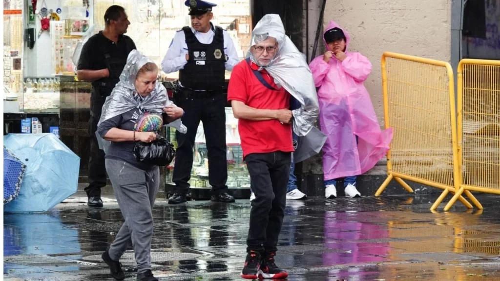 Activan alerta roja por persistencia de lluvias y granizo en dos alcaldías