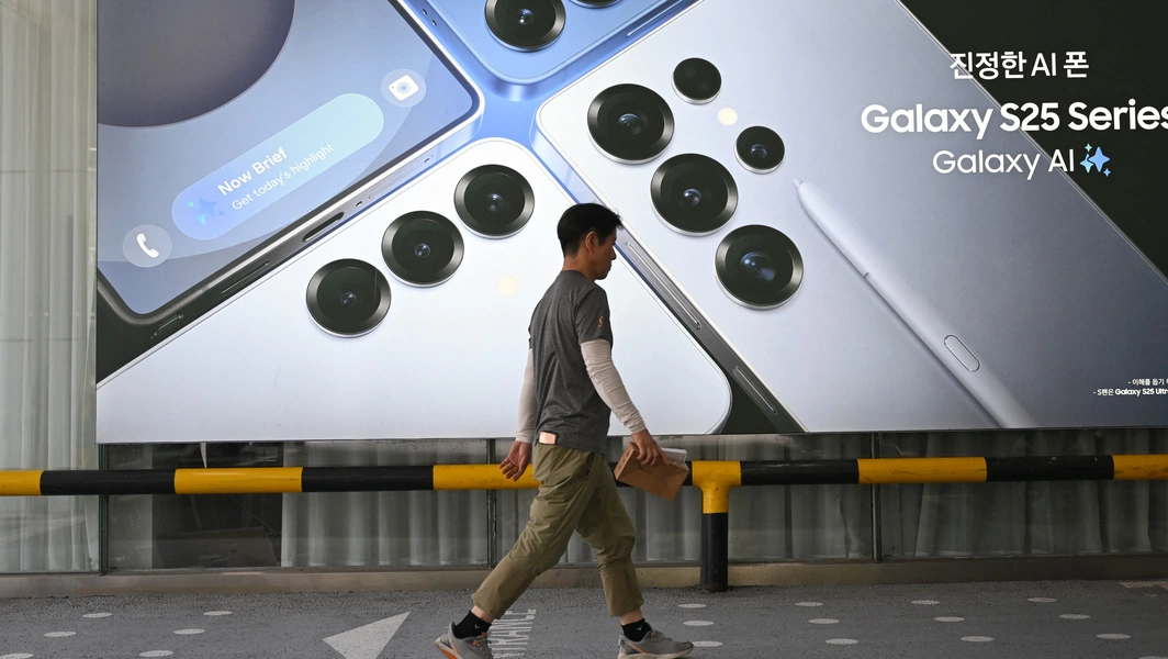Samsung smartphone screen repair costs and options